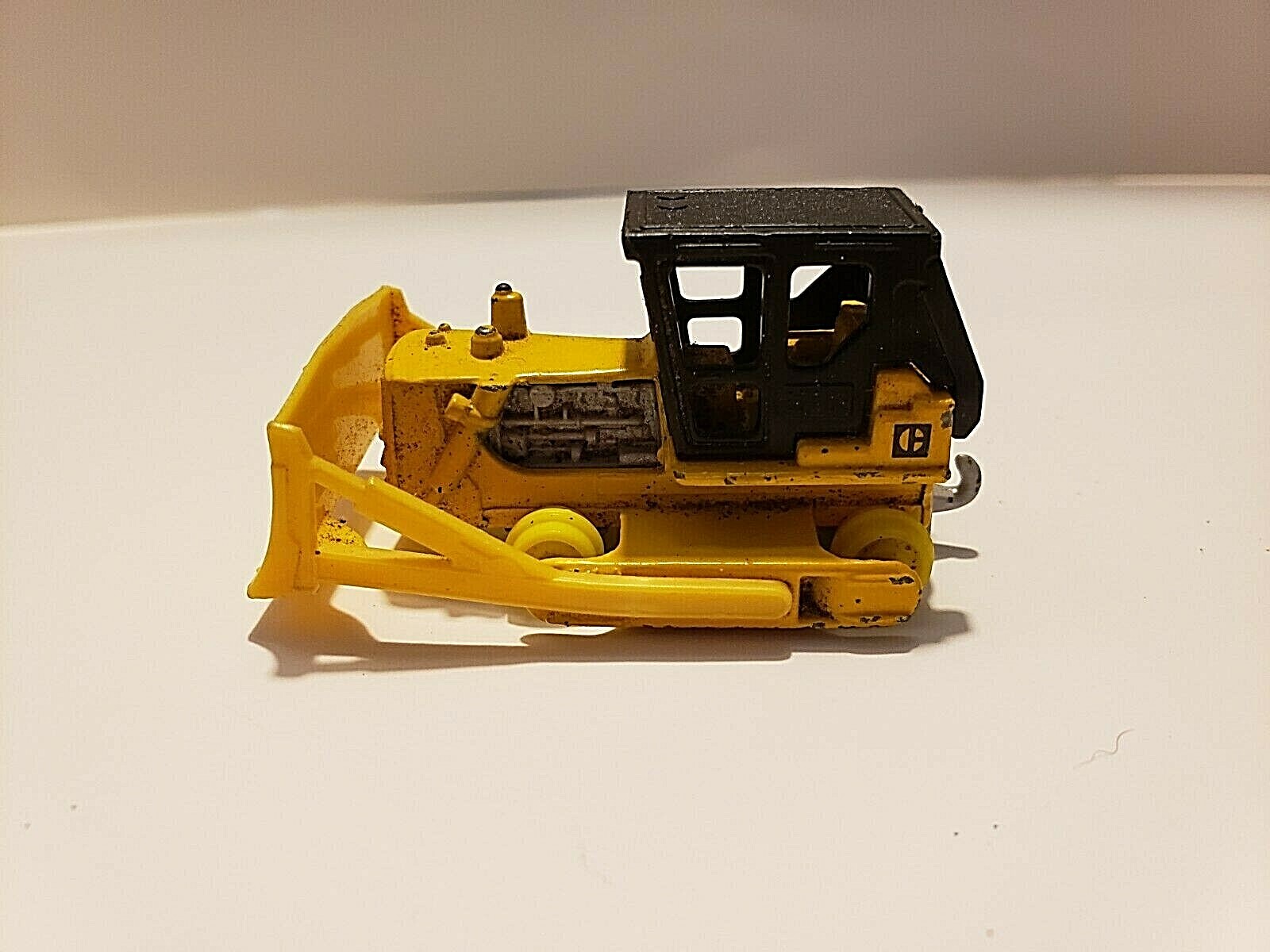 MATCHBOX #64 CATERPILLAR Yellow Tractor BULLDOZER Black roof Die cast 1 ...