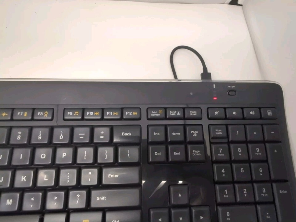 Logitech K800 Rechargeable Wireless Keyboard For Repair/Parts Blinking ...
