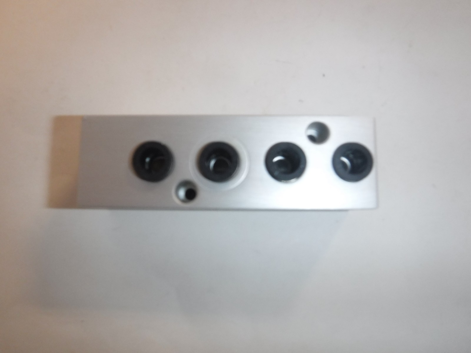 NEW LEGRIS MANIFOLD 1/4"-6MM PUSH IN CONNECTORS 3305 56 14 UNUSED 1115 ...