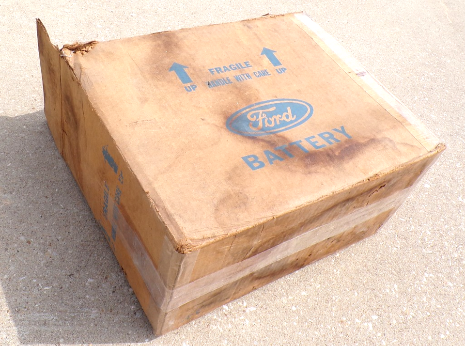 FORD Script ANTIQUE AUTO BATTERY RED TOP (1956-1957) 12 V Classic Car ...