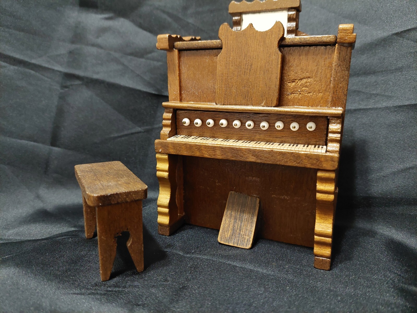 VINTAGE SMALL WOODEN UPRIGHT PIANO MUSIC BOX W/ STOOL & HIDDEN ON/OFF ...