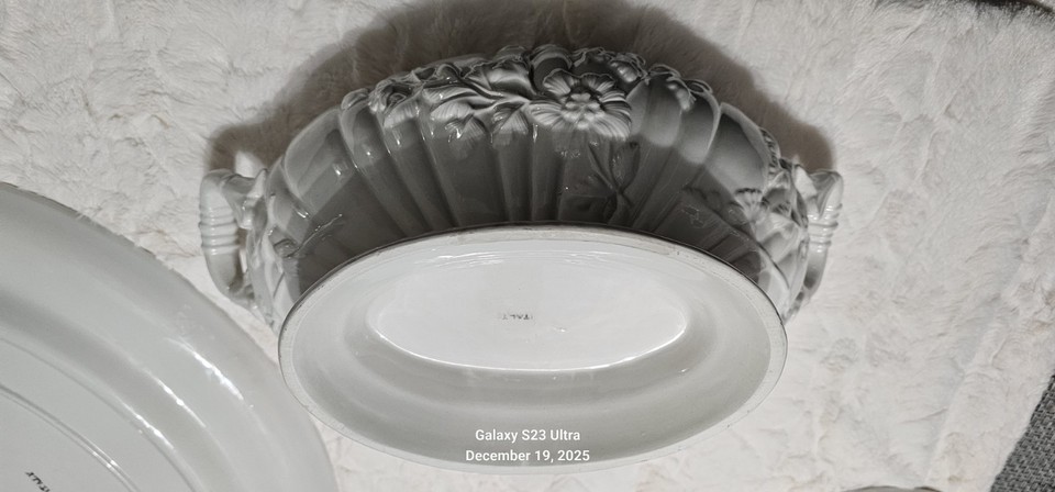 Mottahedeh Musee Des Arts creamware tureen with a lid and stand. | eBay