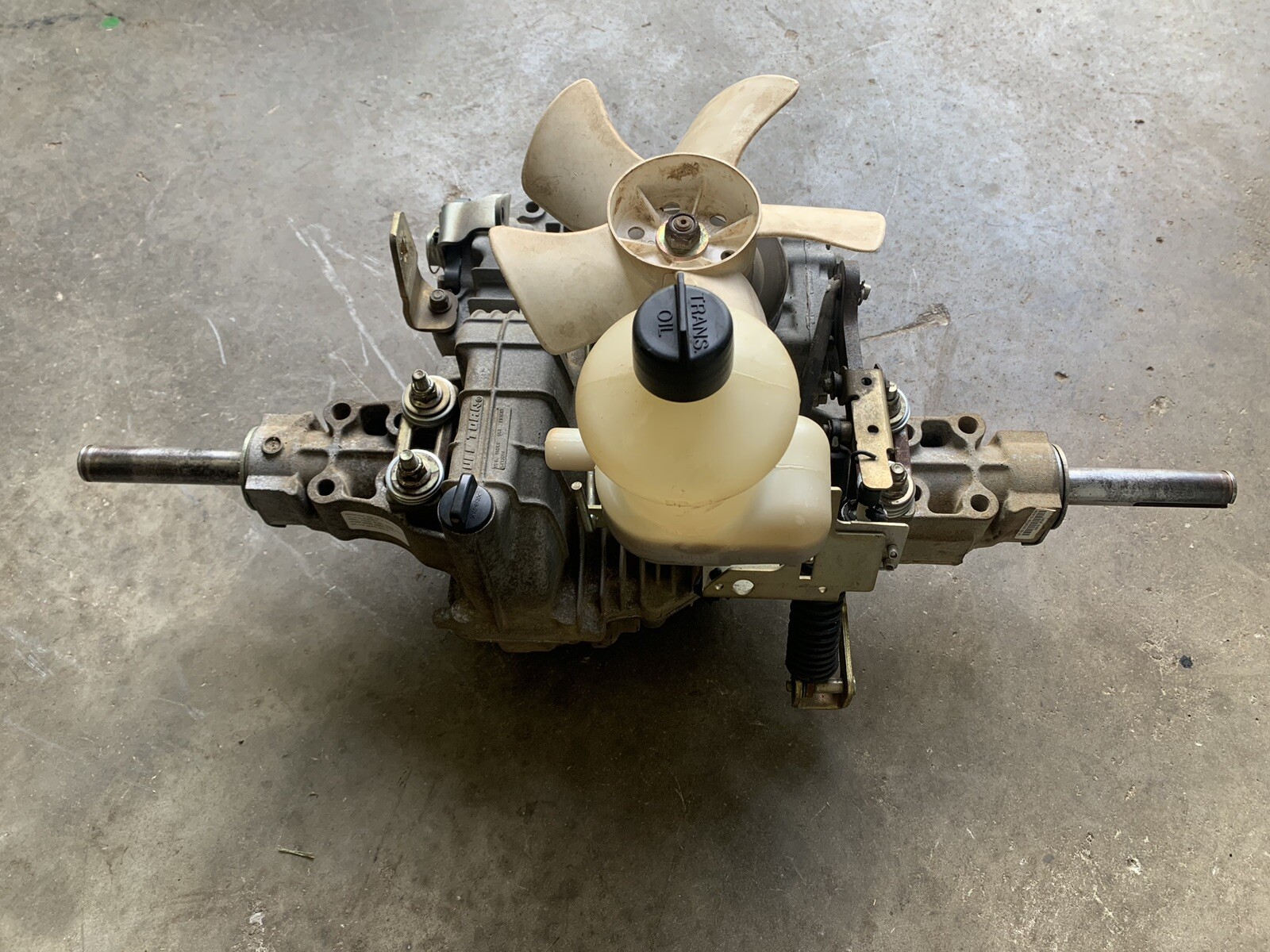 JOHN DEERE GT225 GT235 GT245 HYDROSTATIC TRANSMISSION AM123277 am131813 ...