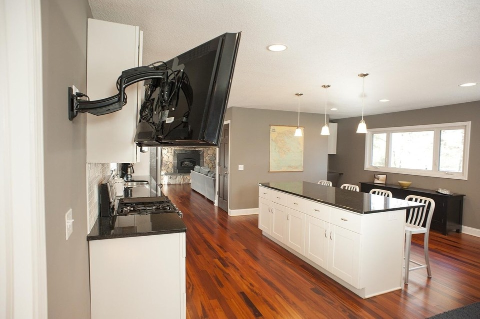 CHIEF TS118SU Thinstall Small Swing Arm Wall Mount 18 Inch Extension | eBay