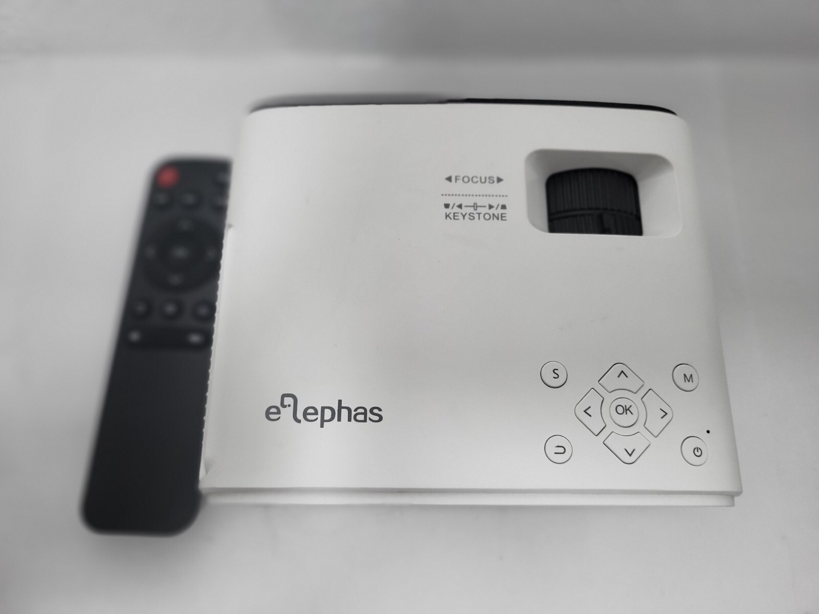 Elephas Full HD 1080P Mini Projector BL128 w/tripod, carry bag, manual ...