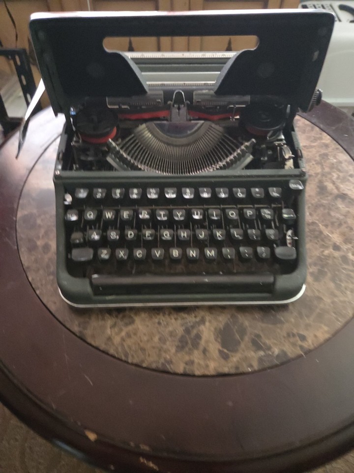 Olympia Deluxe Werke Ag. Wilhelmshaven Western German Vintage ...