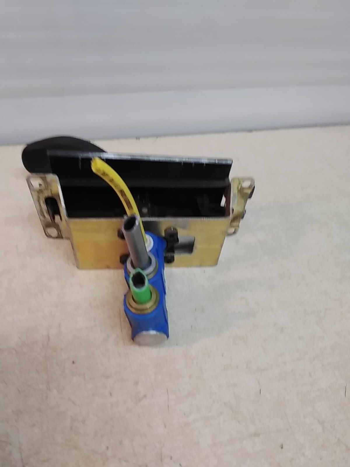 Volvo VNL Bendix Control Valve TCS-9000 7267413 *FREE SHIPPING* | eBay