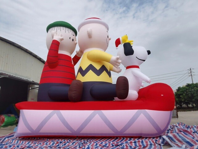 Giant Charlie Brown & Snoopy Christmas Inflatable Decoration + FAST ...