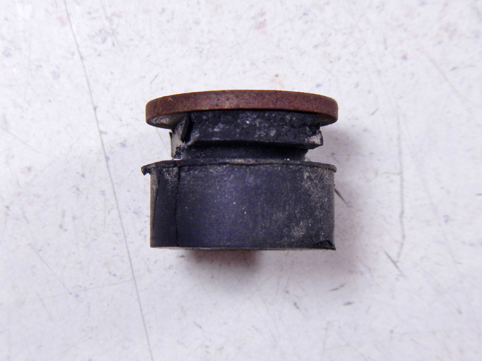 81 HONDA CB750K CB750 FOUR K BATTERY BOX HOLDER TRAY BUSHING & CRUSH ...