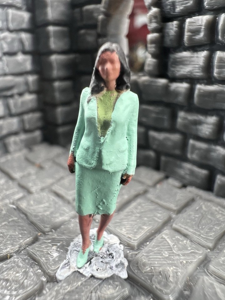 Railway Figure OO Gauge WOMAN IN SUIT 3D Printed Hand Painted 1:76 ...