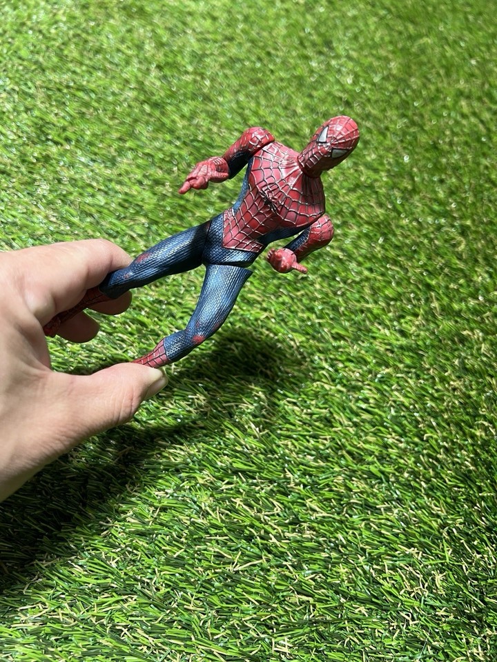 SPIDER-MAN WEB SHOOTING POSABLE ACTION FIGURE. 2004 TOY BIZ MARVEL ...