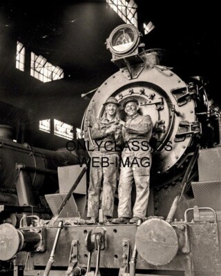 1943 RAILROAD TRAIN LOCOMOTIVE 8x10 PHOTO American & British engineers ...