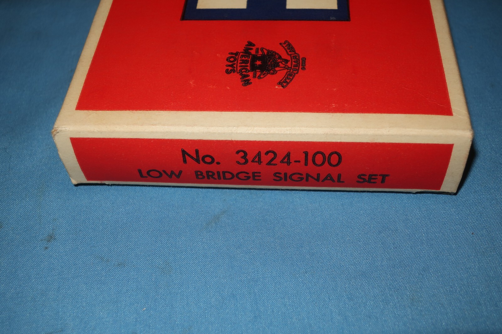 Lionel #3424 Operating Brakeman Car with #3424-100 Low Bridge Signal ...