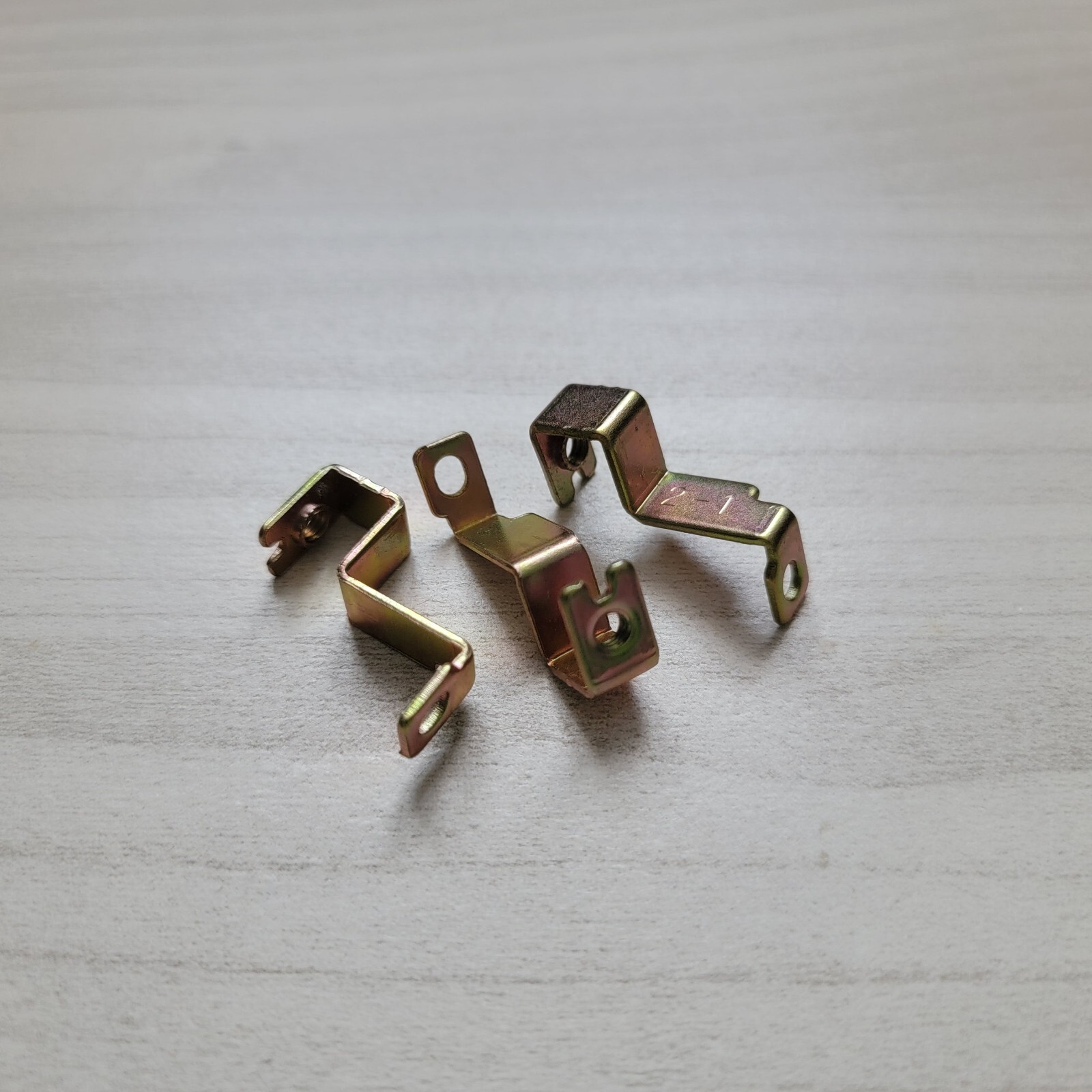 Nintendo GameCube │ Support métallique pour vis/Metal screw support ...