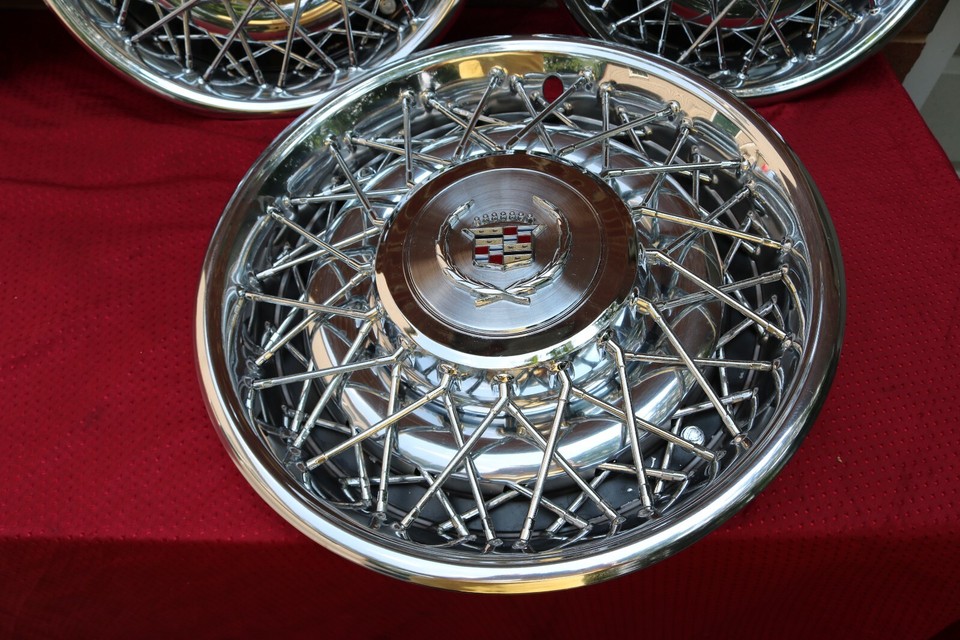 75-85 CADILLAC DEVILLE FLEETWOOD SEVILLE NOS 15" WIRE HUBCAPS GM ...