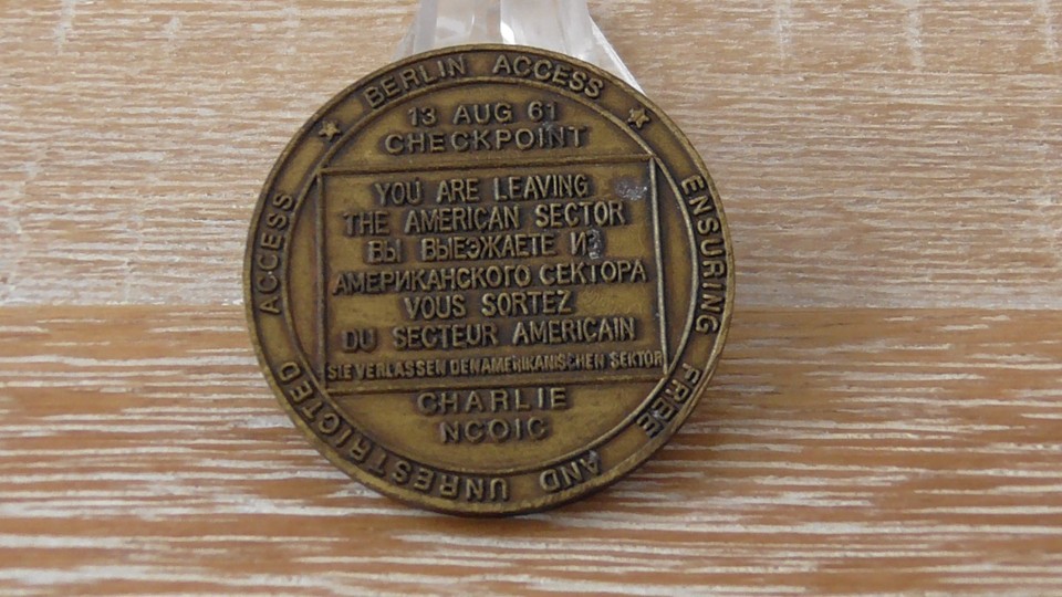 US Army Berlin Military Police Checkpoint Charlie Challenge Coin #C793 ...