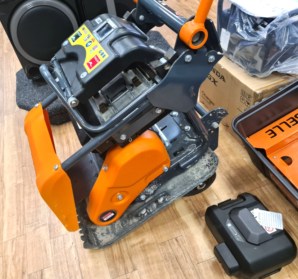 Altrad Belle 16” PCX 13/40E+ Plate Compactor (13kN) – 72V Battery ...