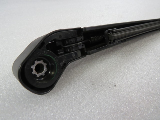 Maserati Levante REAR LIFTGATE WINDOW WIPER ARM 670032340 for sale ...