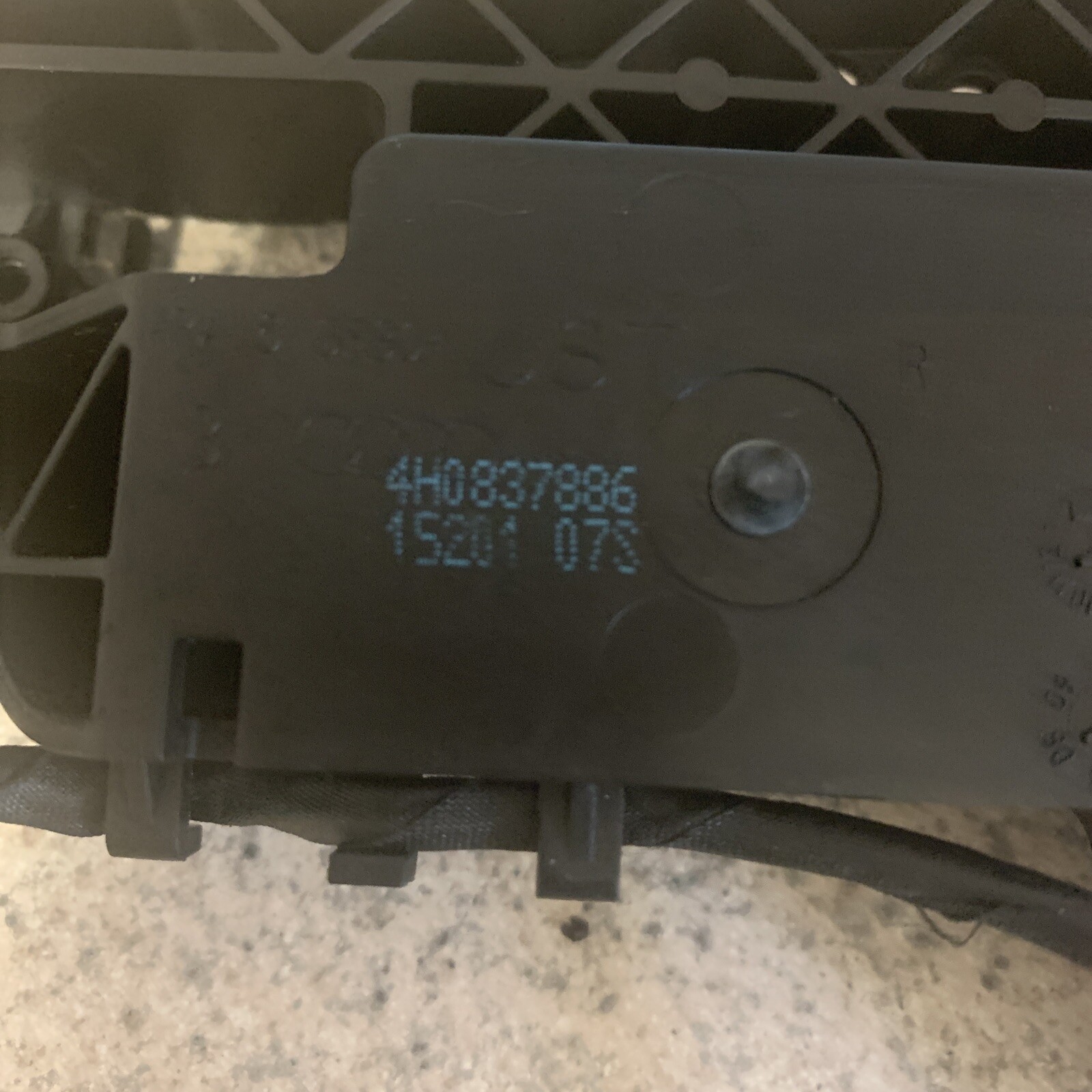 2012-2018 AUDI A6 S6 A7 S7 A8 RIGHT REAR EXTERIOR DOOR HANDLE BRACKET ...