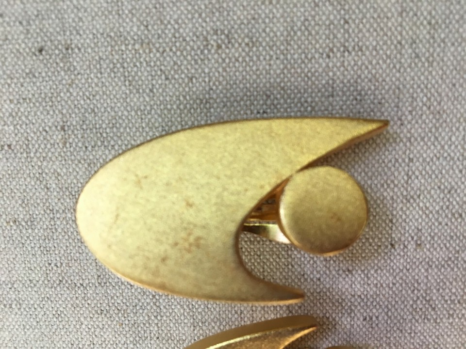 Vintage Retro Modernist Signed Lee Wolfe 1986" Large Matte Gold Clip On ...