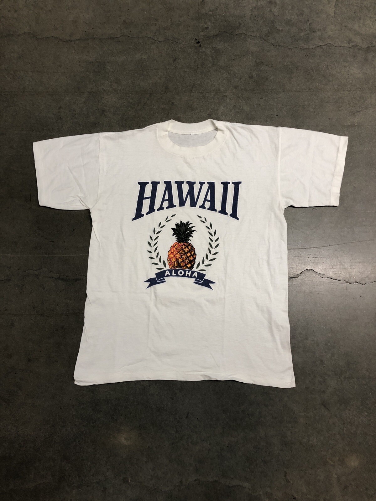 VTG Hawaii University Crest Pineapple Logo Graphic T … - Gem