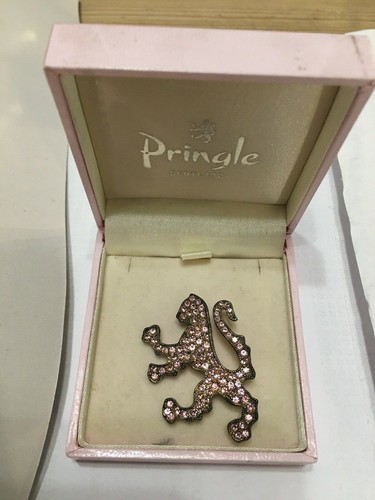 PRINGLE SCOTLAND LION EMBLEM BROOCH NEW( IN PINK) | eBay