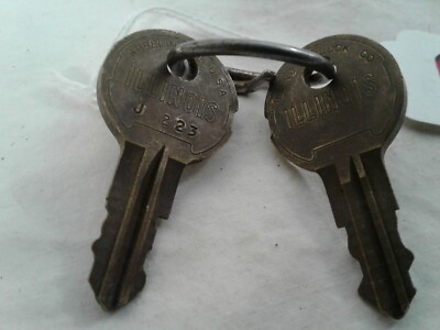 2 brass keys ILLINOIS LOCK CO WHEELING, IL USA short thick different IL ...