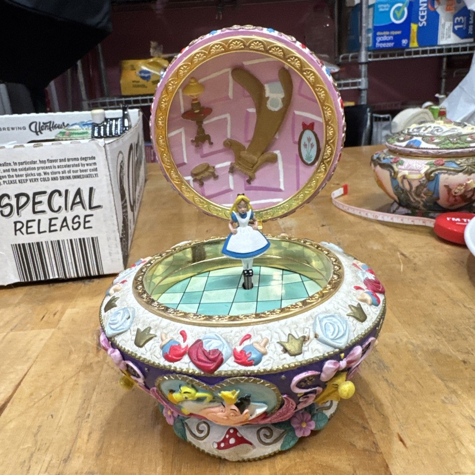 DISNEY Alice in Wonderland 50th CHESHIRE CAT Music BOX Musical Figurine ...