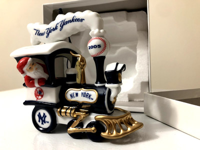 New York Yankees Danbury Mint Santa’s Train Christmas Tree Ornament ...