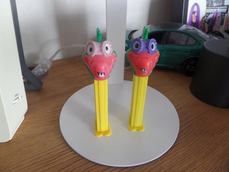 2 Different PEZ-A-Saurs Fly-Saur very hard to find Rare FACE COLOR ...
