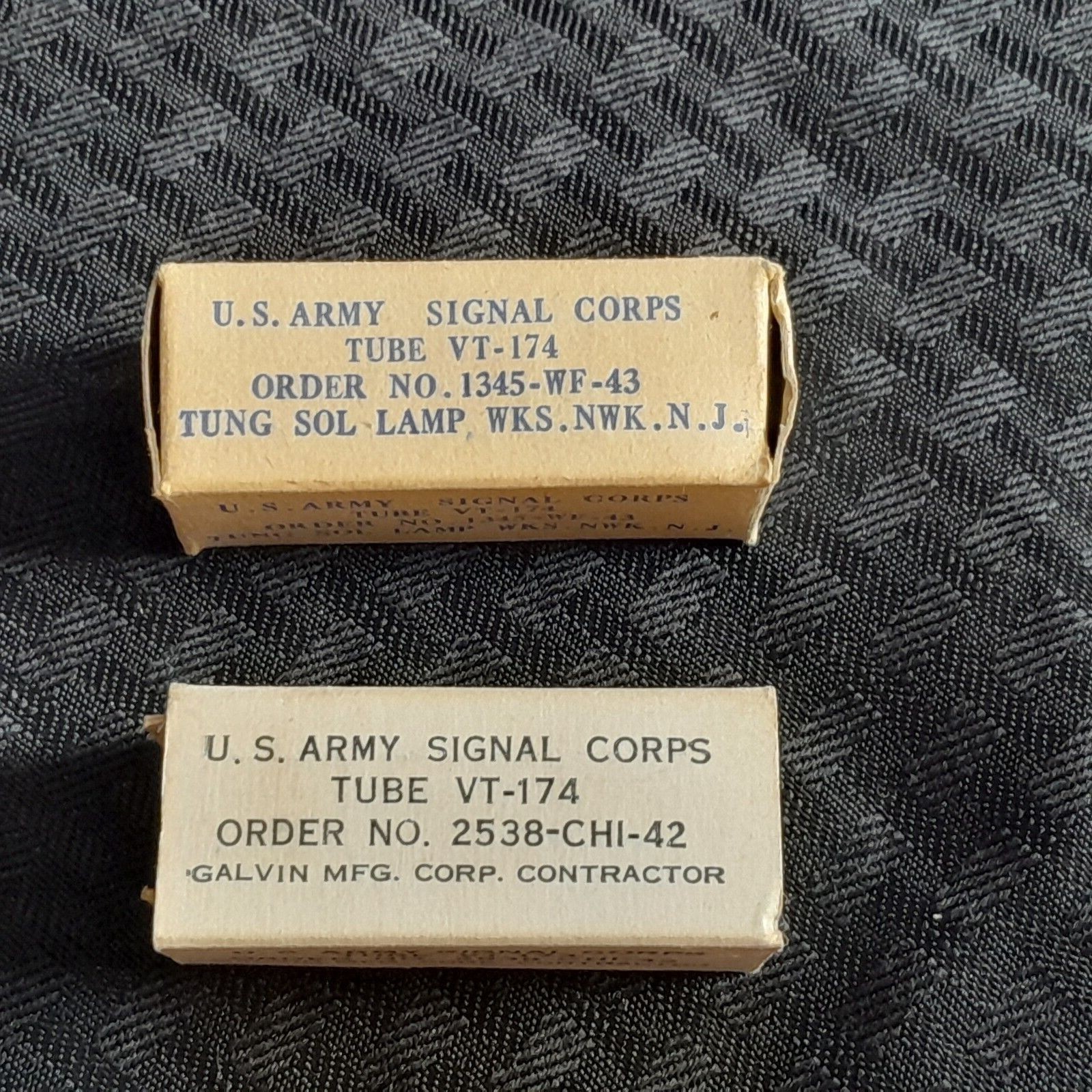 Vintage lot of (5) U.S. Army Signal Corps and U.S. Army/Navy radio ...
