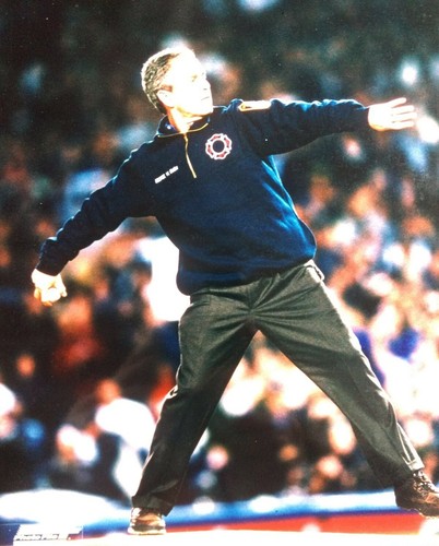 PRESIDENT GEORGE W. BUSH 1st pitch YANKEE STADIUM After 9/11 NEW YORK ...
