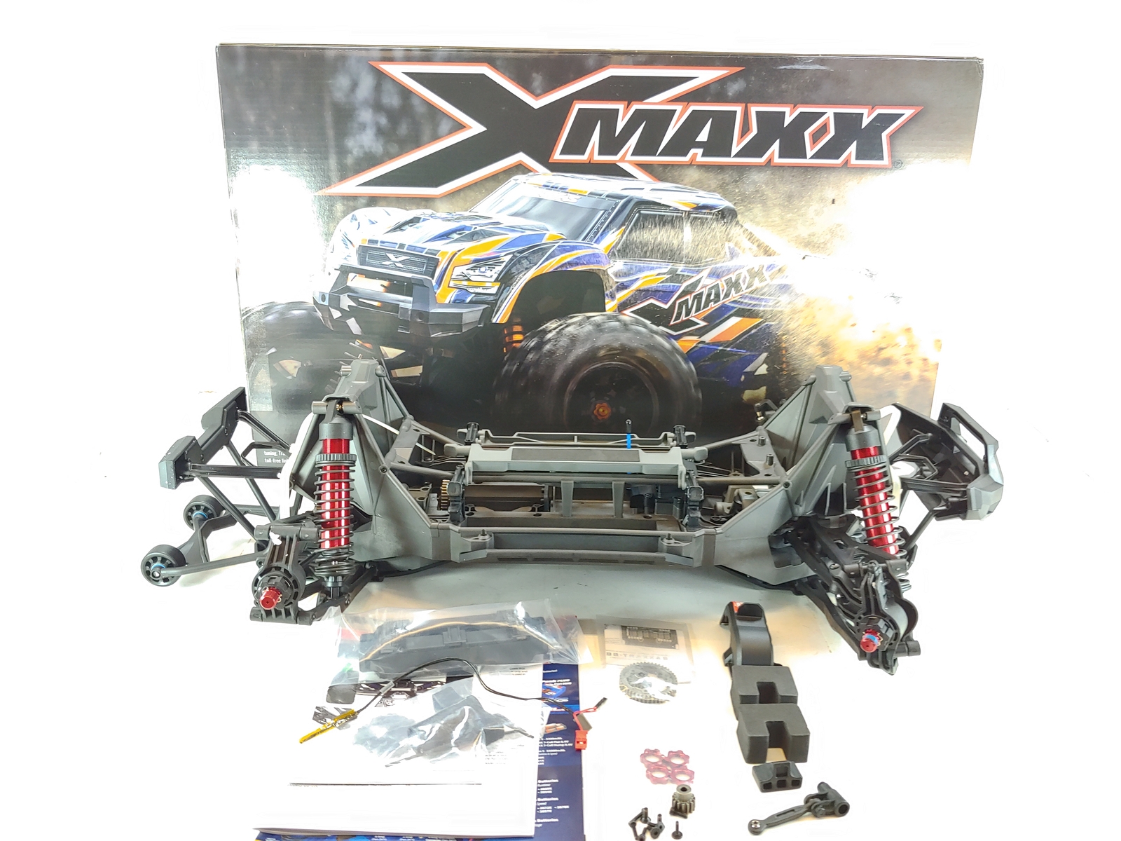 NEW TRAXXAS X-MAXX 8S MONSTER TRUCK ROLLER SLIDER CHASSIS BELTED 77096 ...