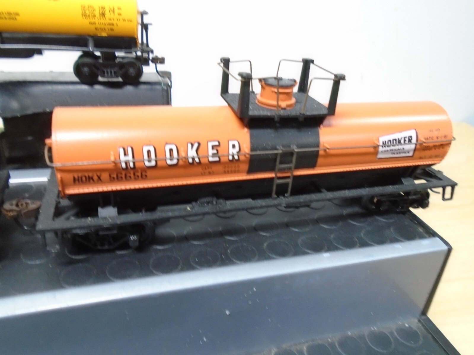 NINE HO TANK CARS-Hooker+Conoco+Rep+TanK Train+SNAX+UTLX+FireFox+DuPont+Mobile | eBay