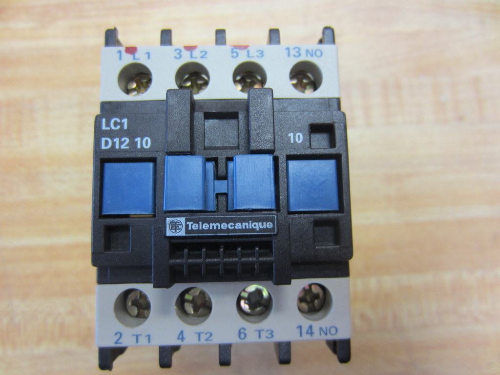 Telemecanique LC1-D1210 Contactor LC1D1210 LA4 DA 1U 240V | eBay