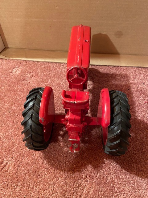 Farmall IH 806 1/16 scale toy tractor VINTAGE ORIGINAL w/ clam shell ...
