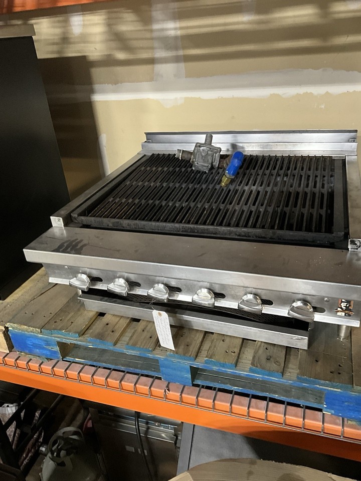 Montague UFLC-36R-NG 36" Natural Gas Countertop Char-Broiler - 114,000 ...