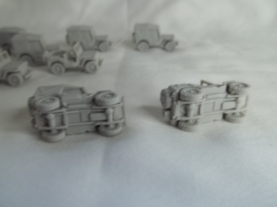 15 Pack HO Scale Army Vehicles Gray Hard Plastic 1" to 2.5" Jeeps ...
