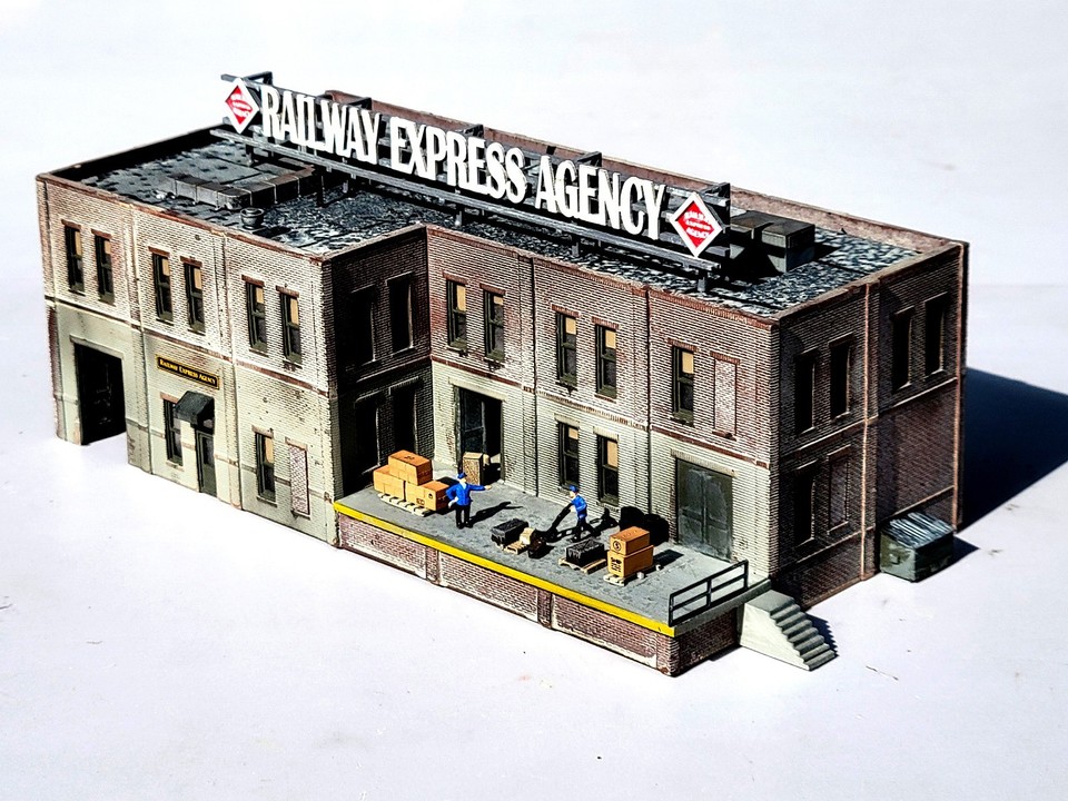N Scale Custom Built Building DPM Gripps Luggage 50600 as REA Express ...