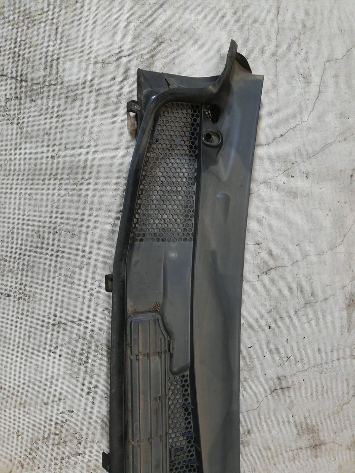 MERCEDES-BENZ B W245 Frontscheibenwischerzierleiste A1698300413 2.00 ...