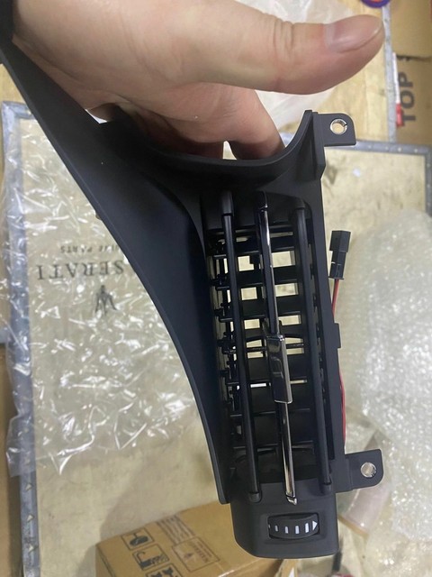 Maserati Quattroporte DRIVER SIDE DASHBOARD AIR VENT ASS 670011344 for ...