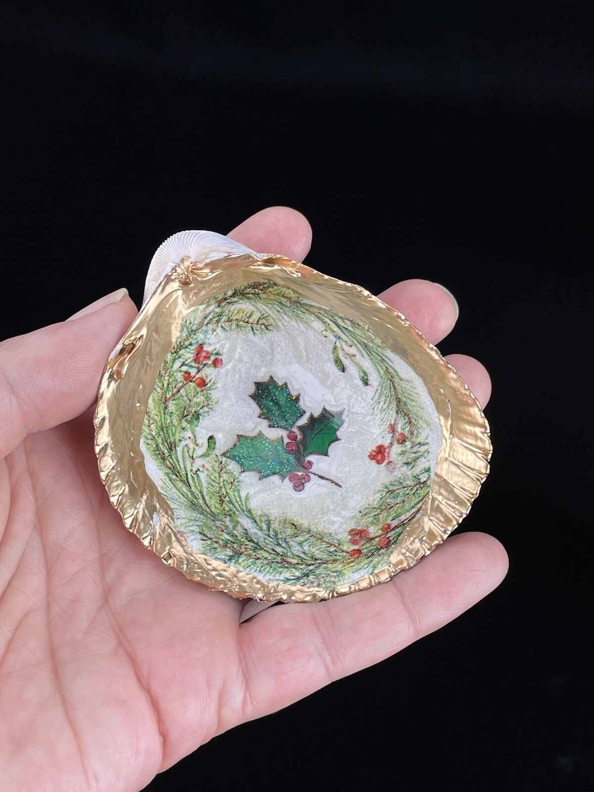 Vintage Hand Painted Sea Shell Christmas Holly Berries And Leaves ...