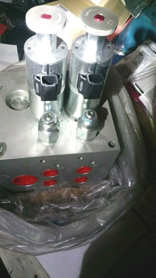 NEW HYDRAFORCE INC HF37648-06 HYDRAULIC VALVE ASSEMBLY BLOCK WITH ...