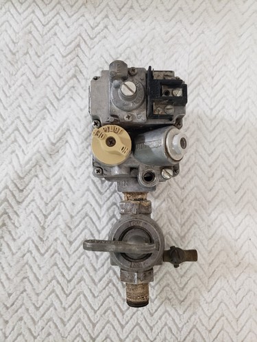 Robertshaw 7000BER HVAC Furnace Gas Valve 304-501-517 60 Hz 24 VAC 0.2 ...
