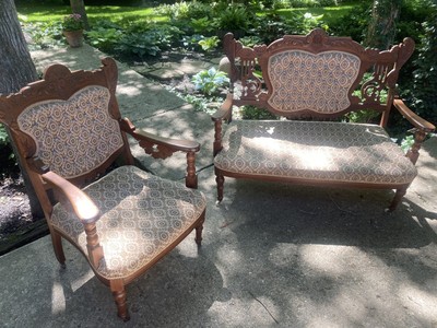 1800-1899 - Antique Victorian Loveseat - Vatican