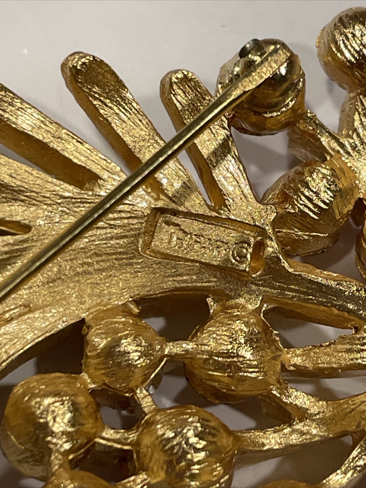 Vintage Signed Crown TRIFARI Goldtone Fuchsia Rhinestone Leaf Brooch | eBay