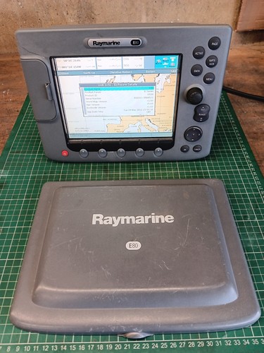 Raymarine E80 Classic Multifunction Display, Chartplotter, Radar Etc ...