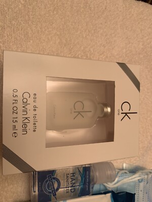 Calvin Klein .05 FL OZ Gift Bag: 5 Face Mask, (10) Wipes, 2 oz. Hand ...