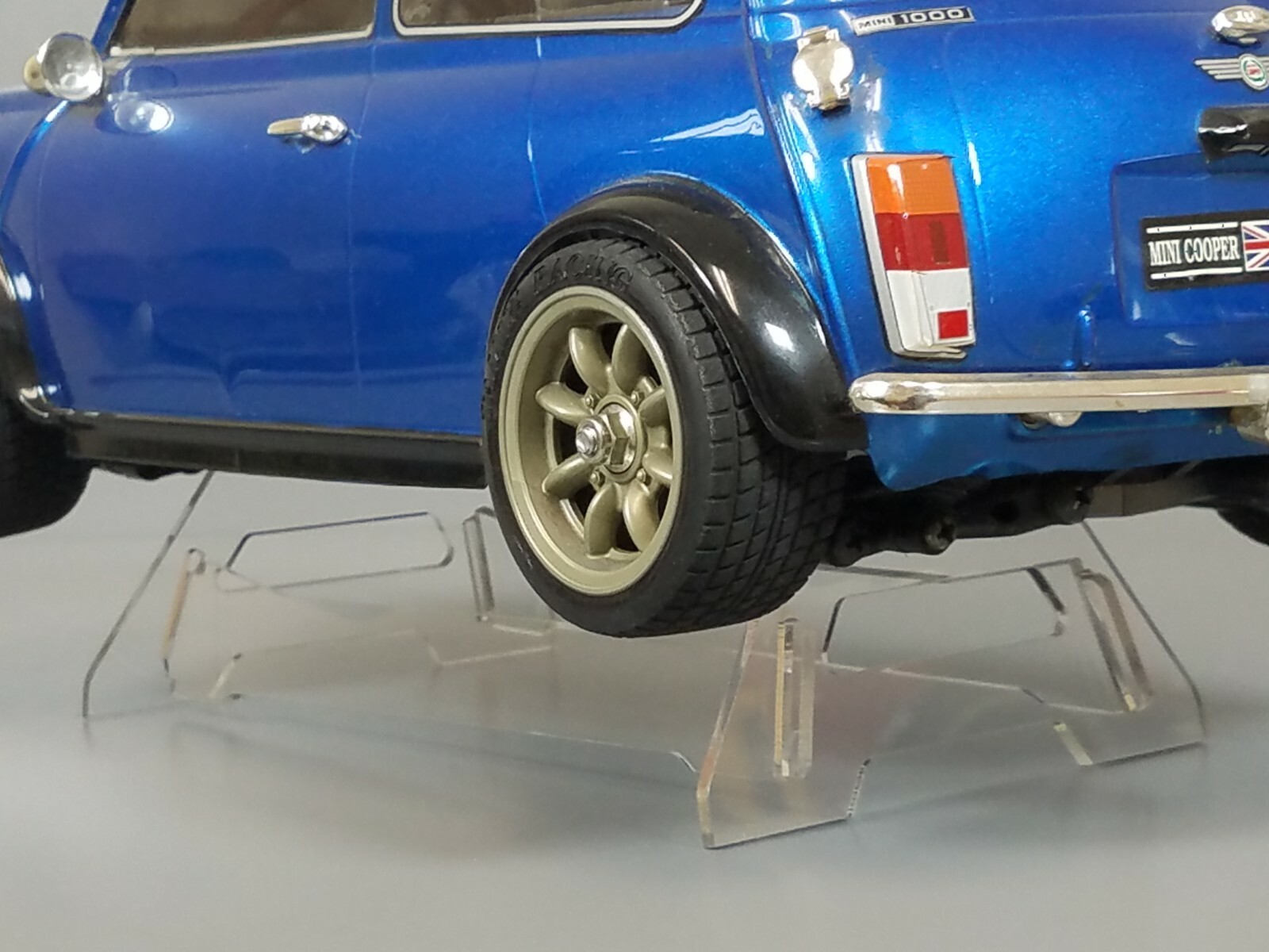 Acrylic Display Stand for TAMIYA 1/10 R/C M01 M02 M03 M04 M05 M06 TT01 ...