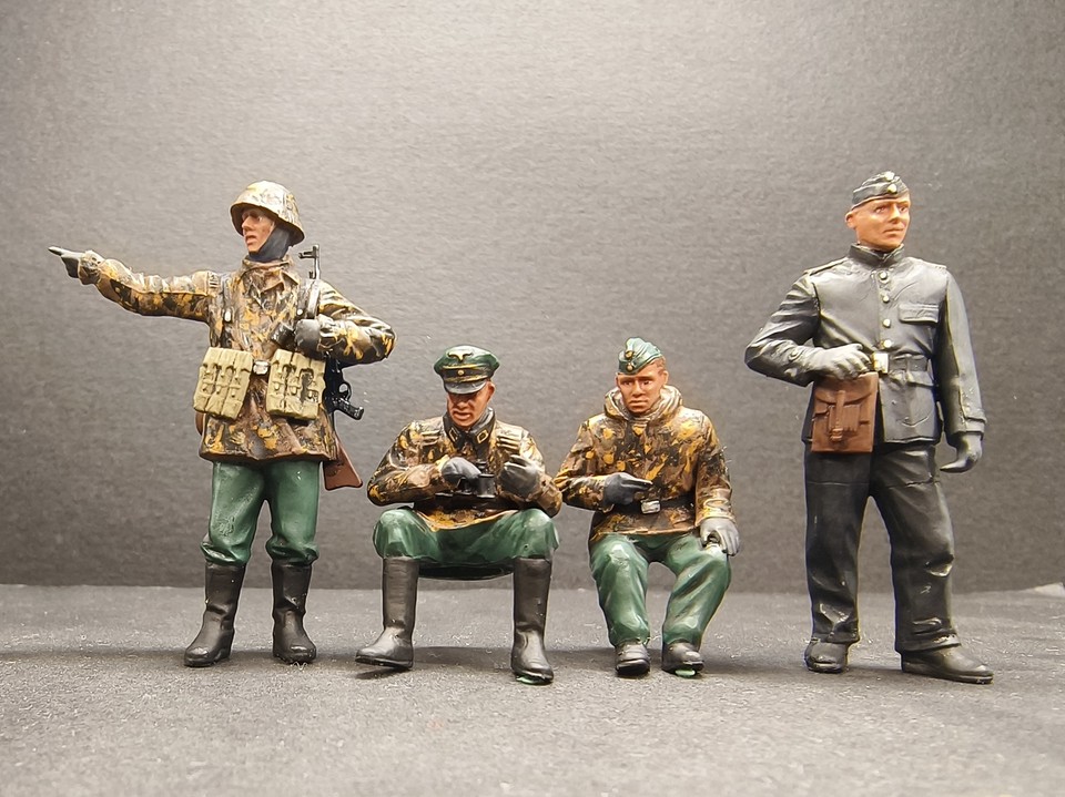 1/35 WWII German Elite Armored Division frontline units 4 Soldiers ...
